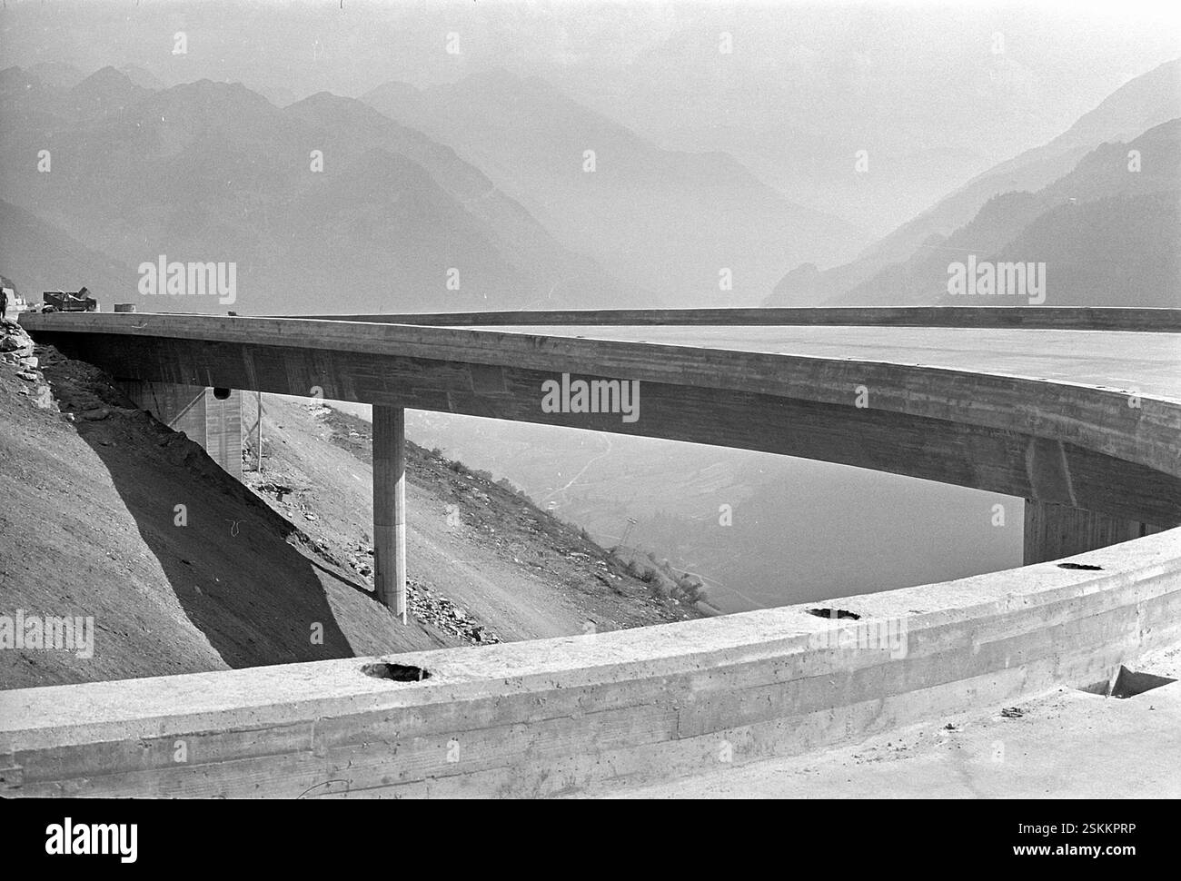 Autobahn landschaft Black and White Stock Photos & Images - Alamy