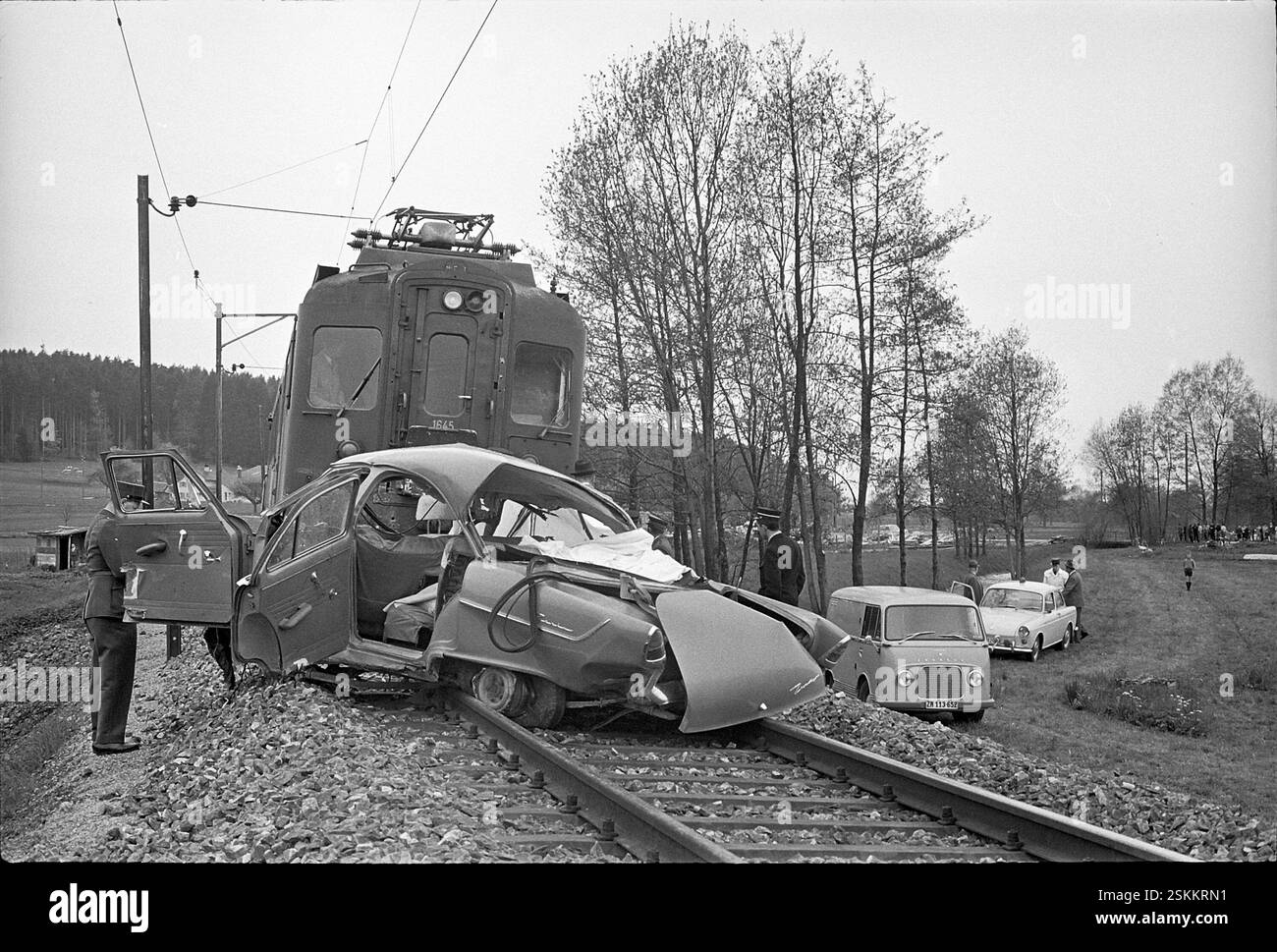 Bahnübergang Auto gegen Zug, Unglück in Bassersdorf 1965#Level crossing ...