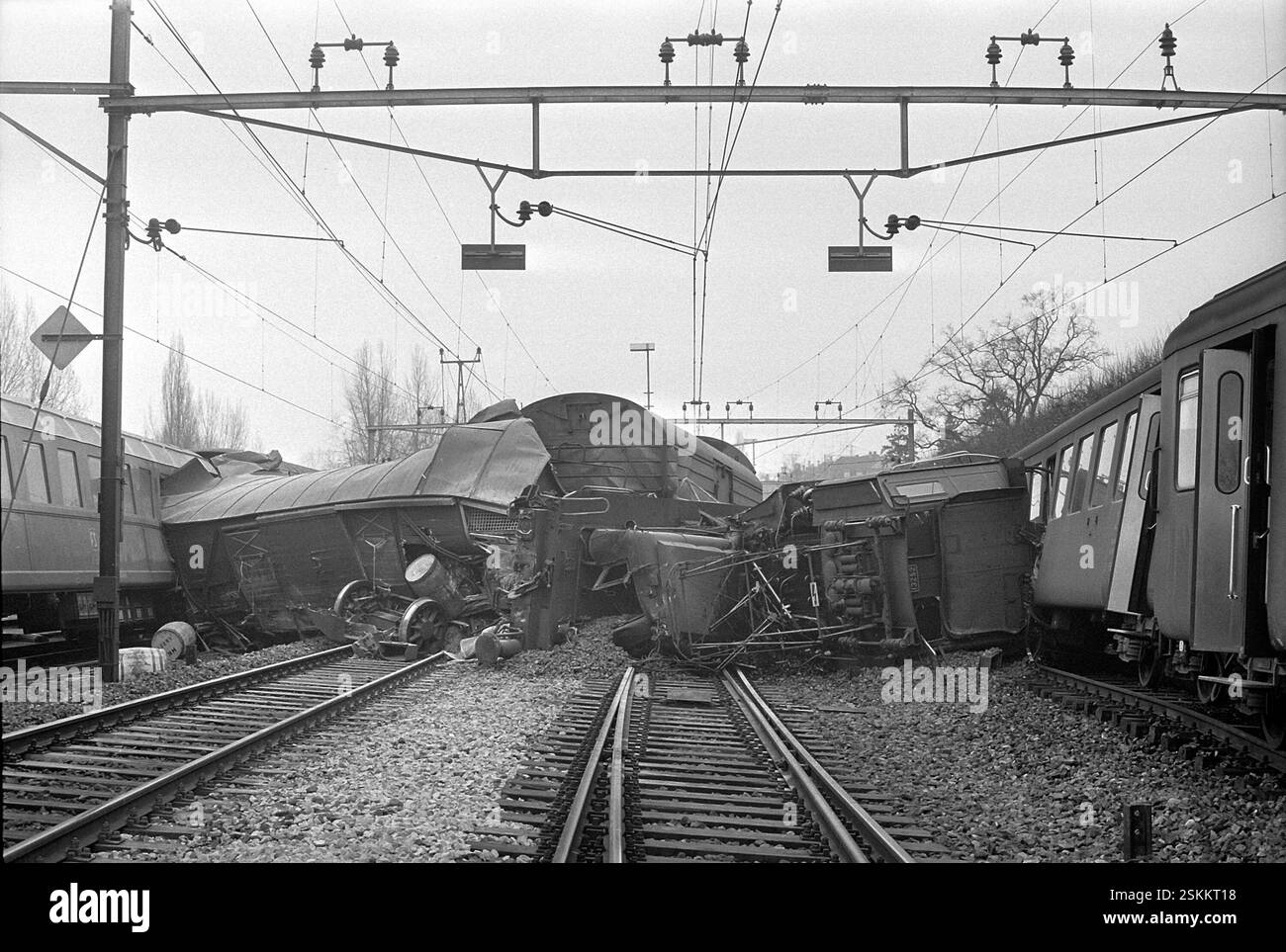 Zug, Rad, Räder#wheel, wheels--- Eisenbahn-Unfall in Zürich-Wollishofen ...