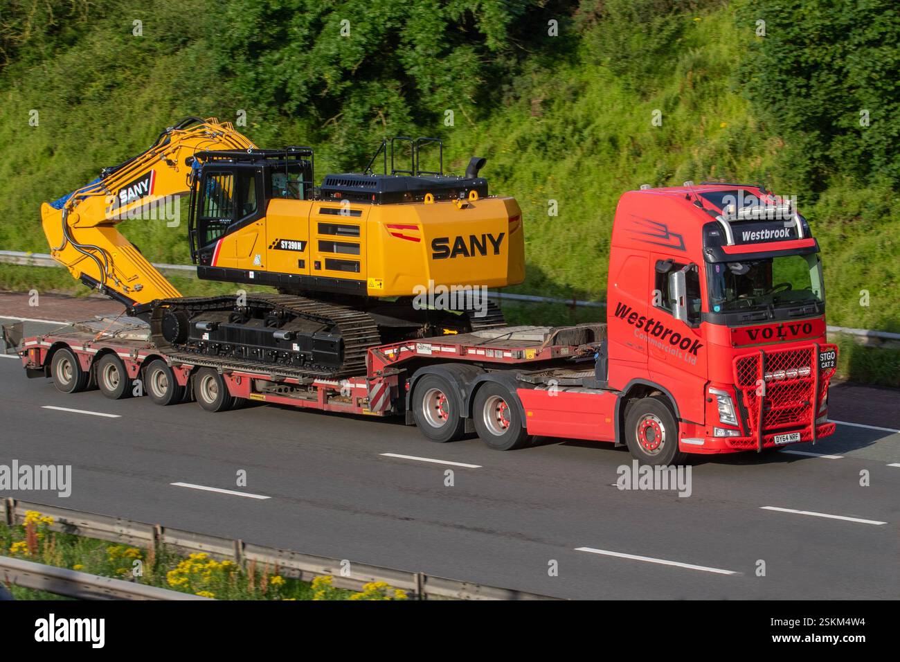 SANY SANY SY390 Class Crawler excavator loaded on step-trailer ...
