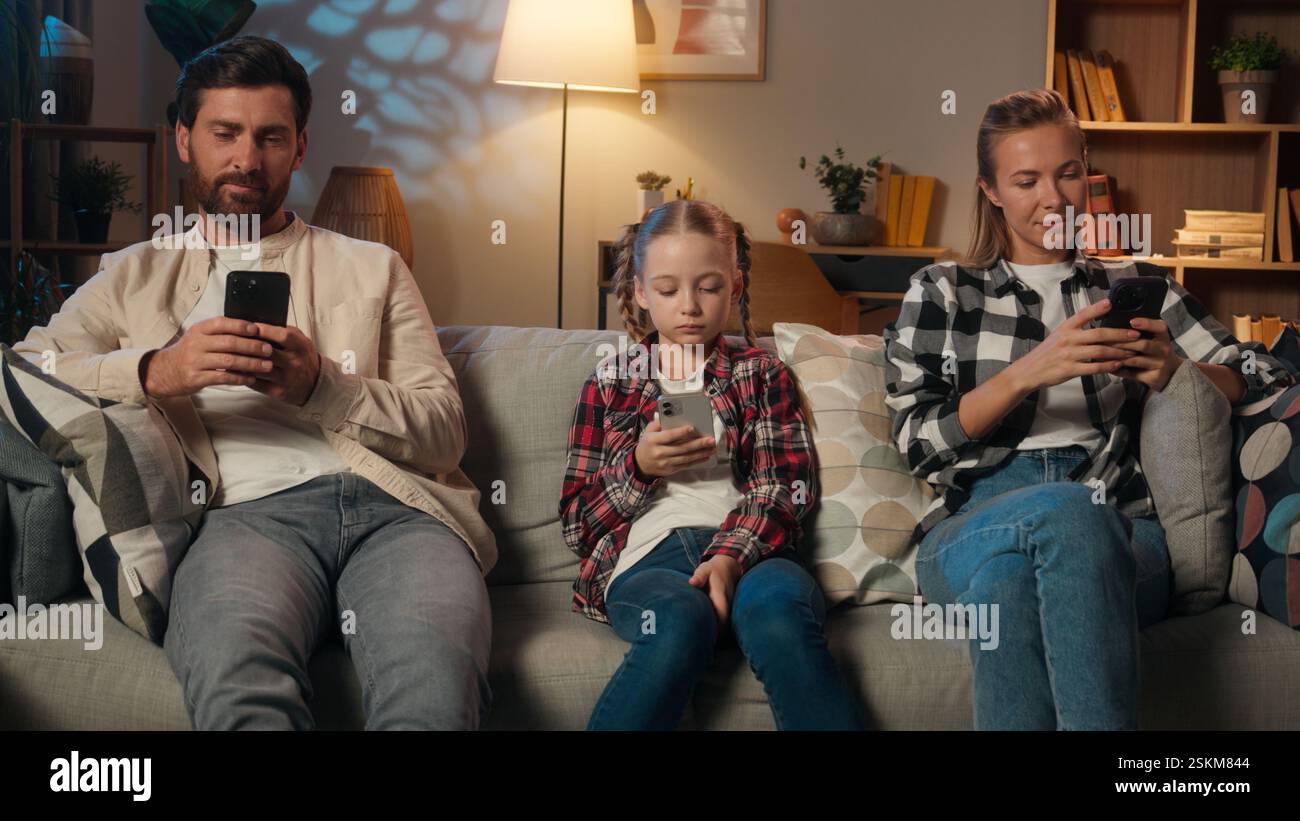 Kid scrolling hi-res stock photography and images - Alamy Kid scrolling hi-res stock photography and images - Alamy