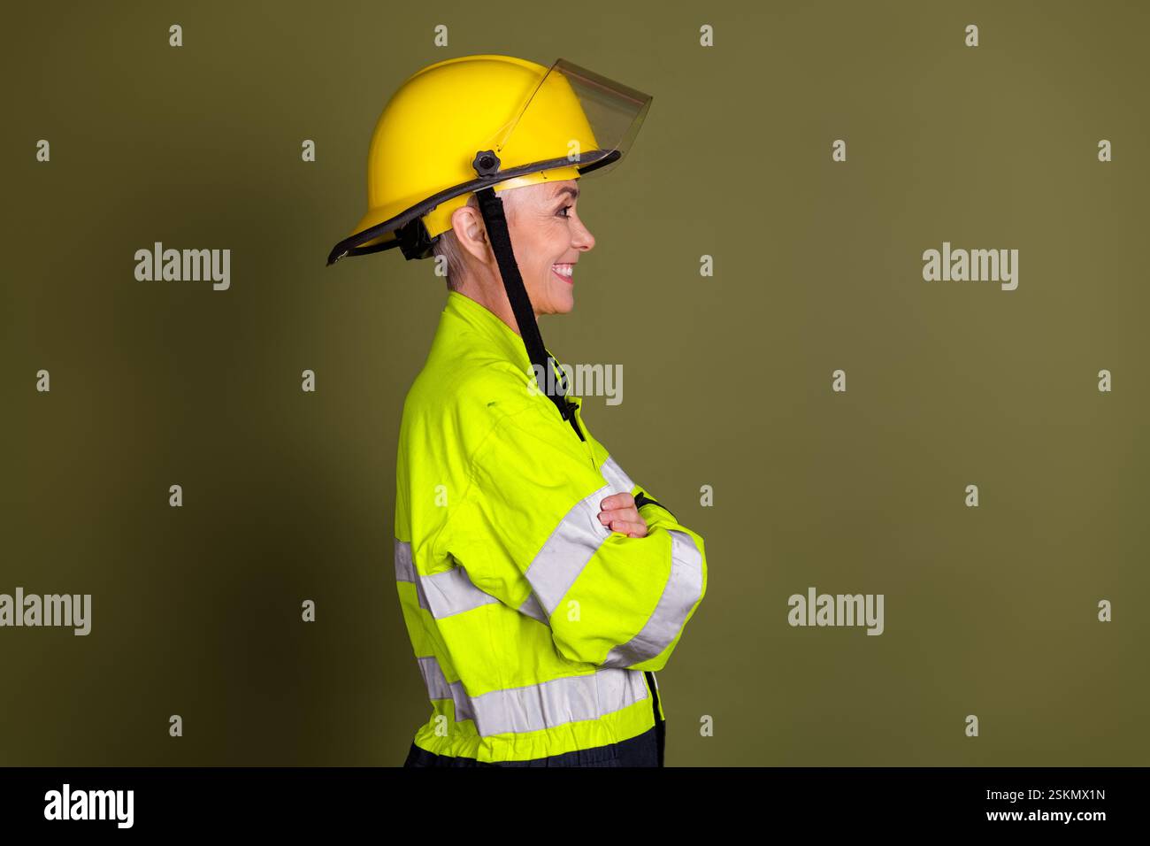 Smiling mechanic stands crossed arms hi-res stock photography and ...
