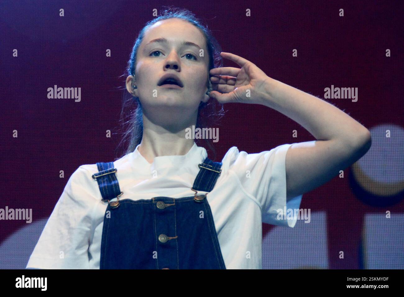 Sigrid live performances hi-res stock photography and images - Alamy