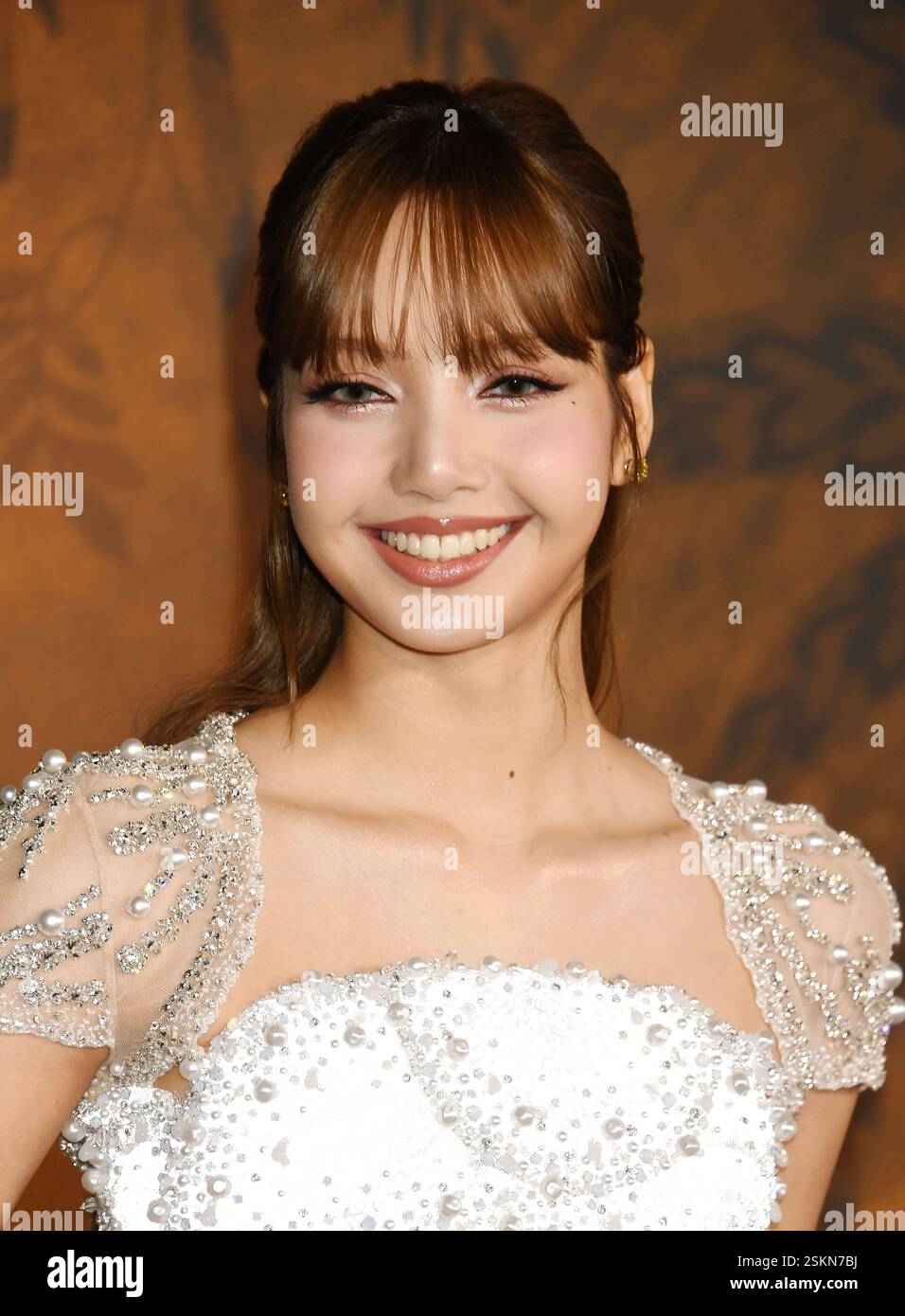 LOS ANGELES, CALIFORNIA - FEBRUARY 10: Lisa, aka Lalisa Manoban attends ... LOS ANGELES, CALIFORNIA - FEBRUARY 10: Lisa, aka Lalisa Manoban attends ...