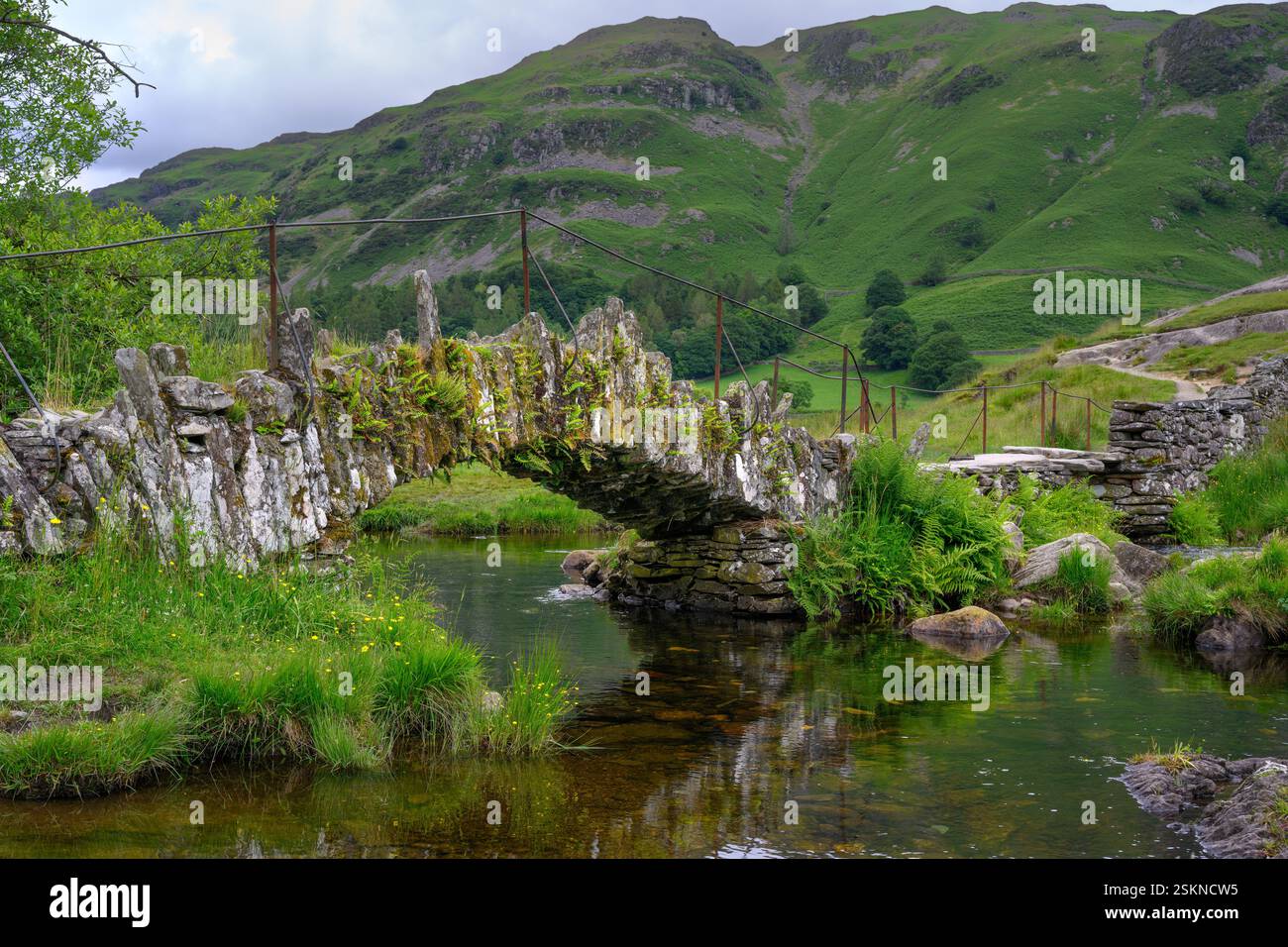Slaters Bridge in Little Langdale on a cloudy Summer afternoon, Lake ...
