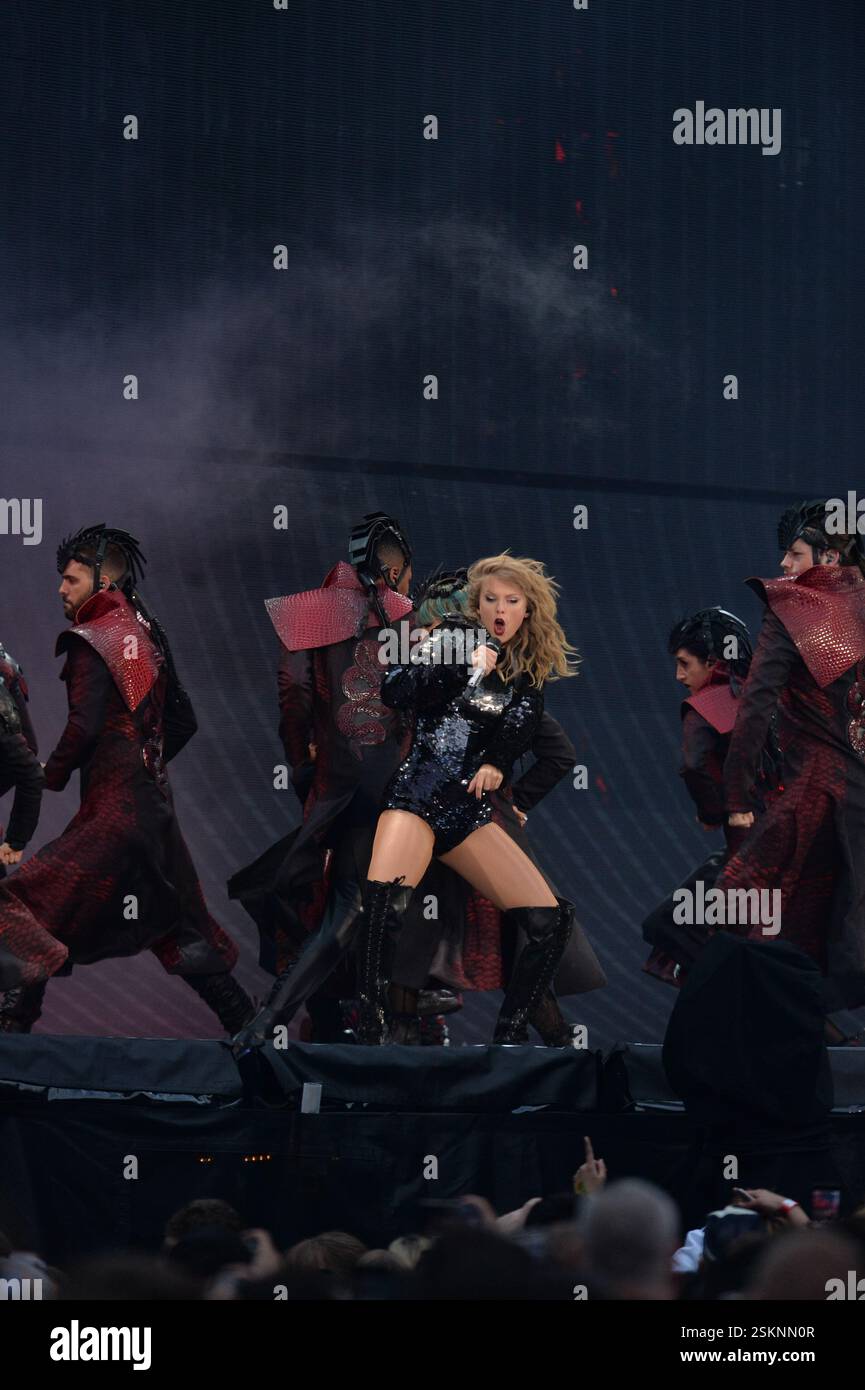 Taylor Swift perfroming at the Etihad Stadium in Manchester on 8th June ...