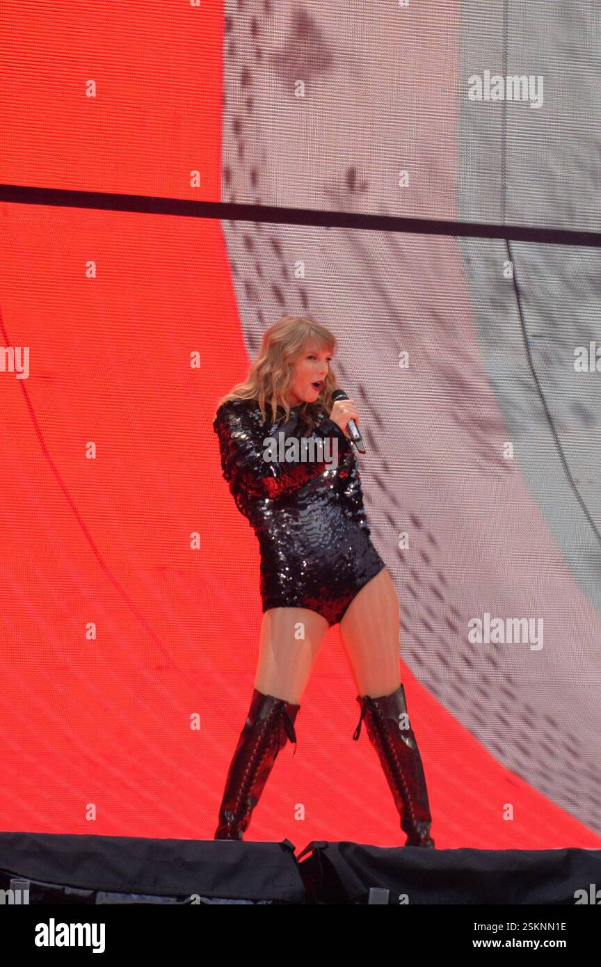 Taylor Swift perfroming at the Etihad Stadium in Manchester on 8th June ...