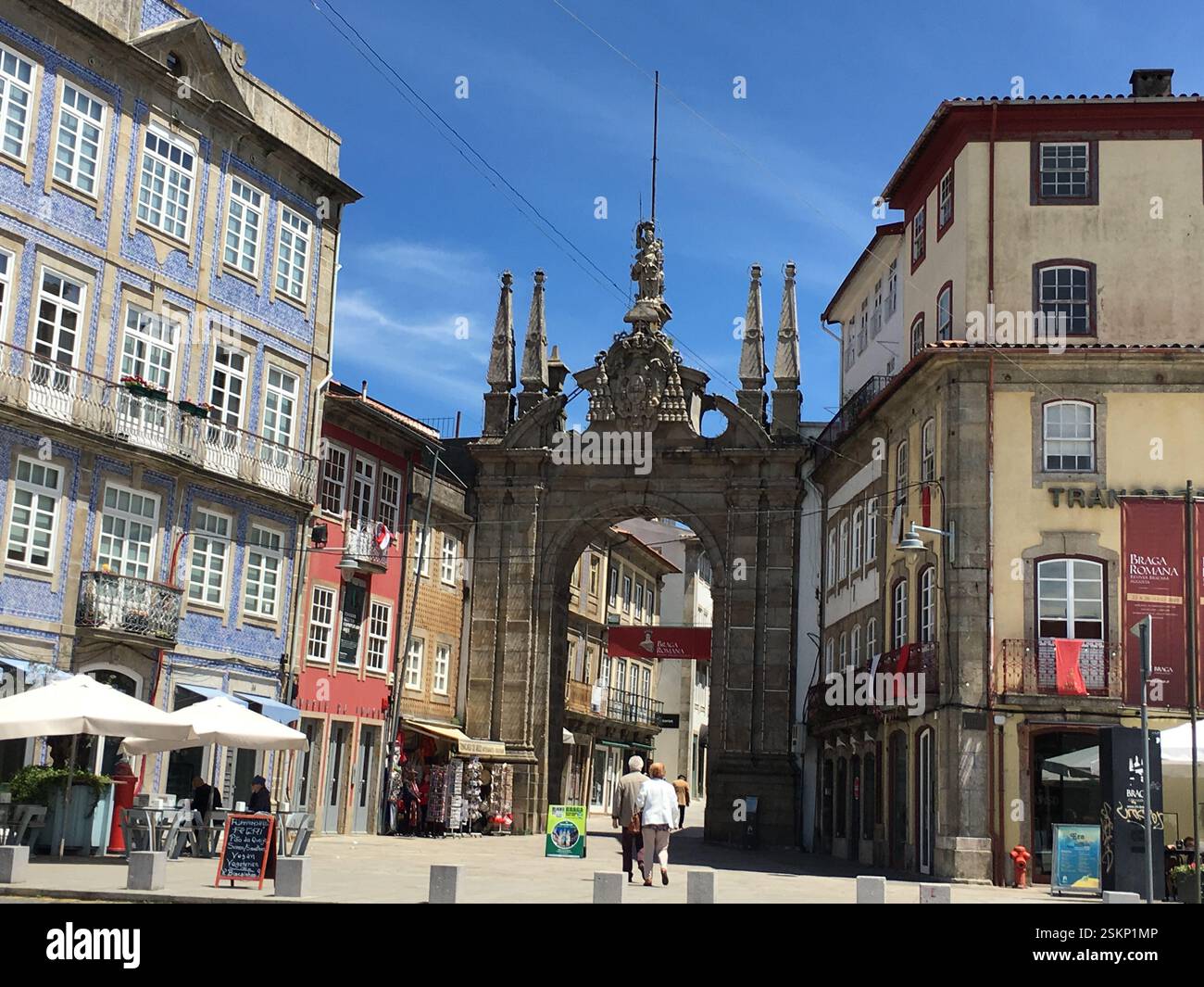 Grand architectural archway frames hi-res stock photography and images ...