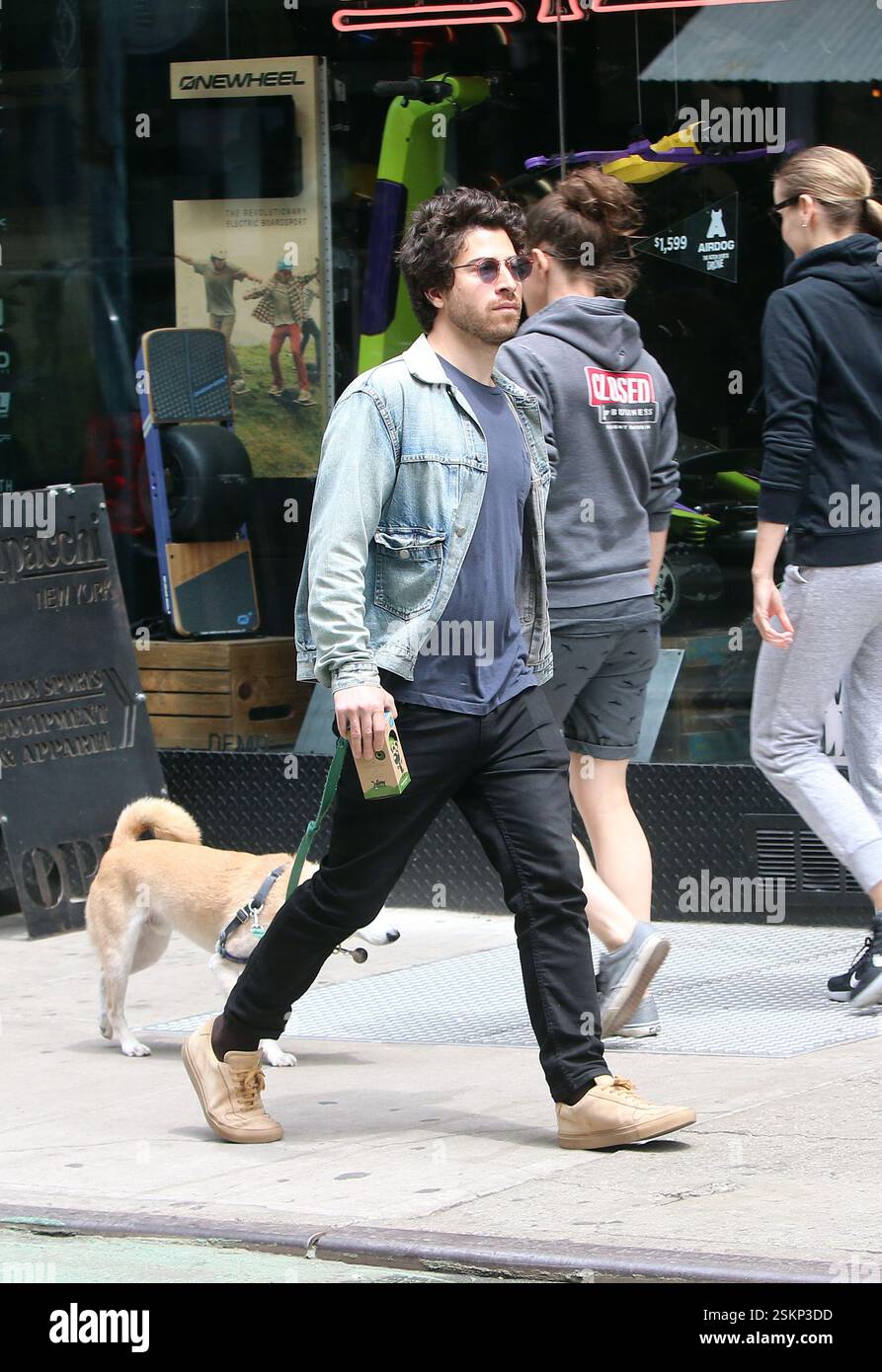 Actor dustin hoffman son jake hi-res stock photography and images - Alamy