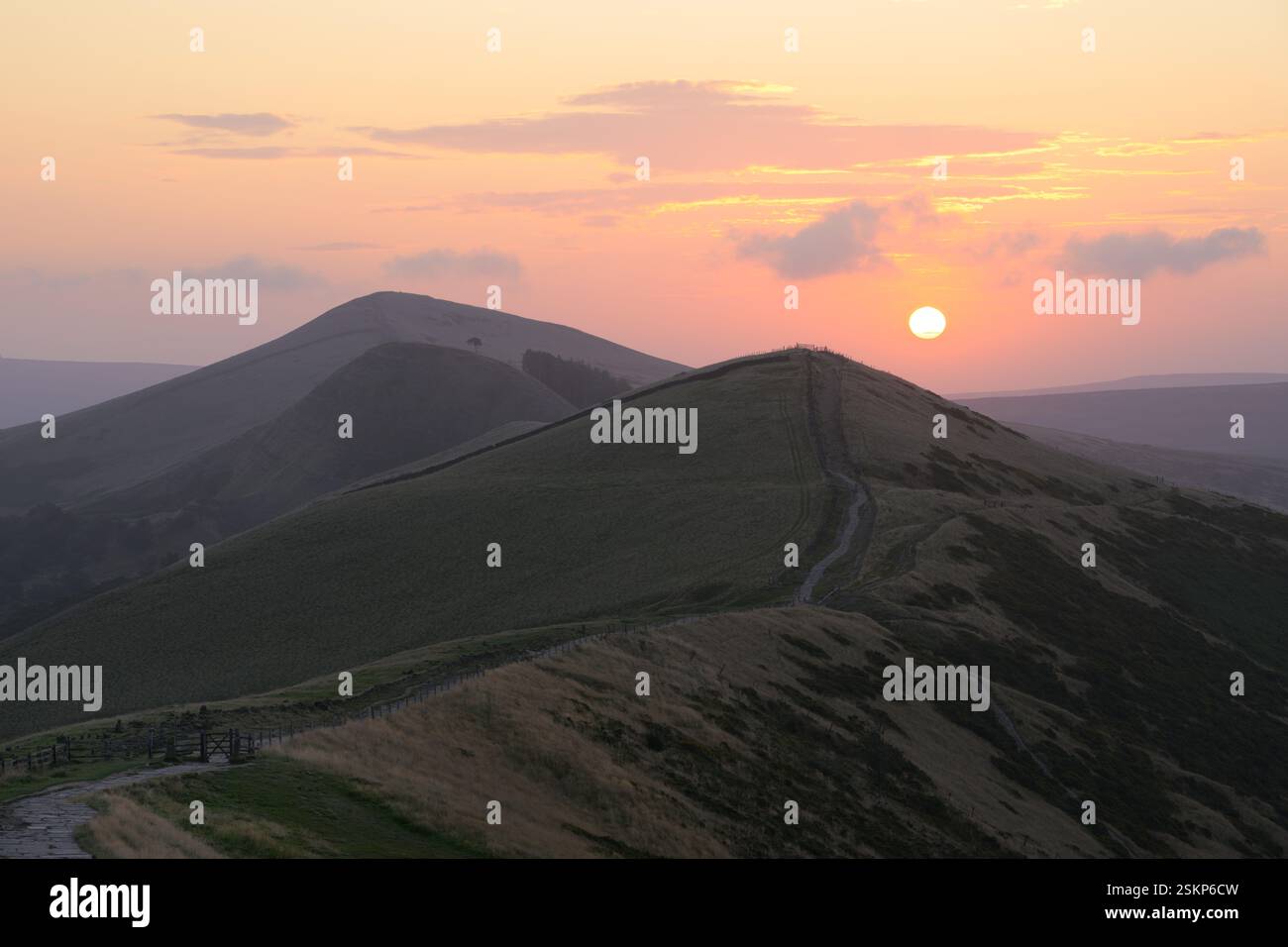 Sunrise over Lose Hill, Mam Tor in The Peak District, UK Stock Photo ...