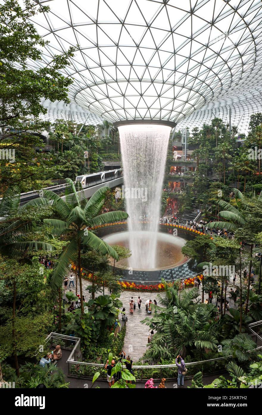 Jewel waterfall changi airport hi-res stock photography and images - Alamy