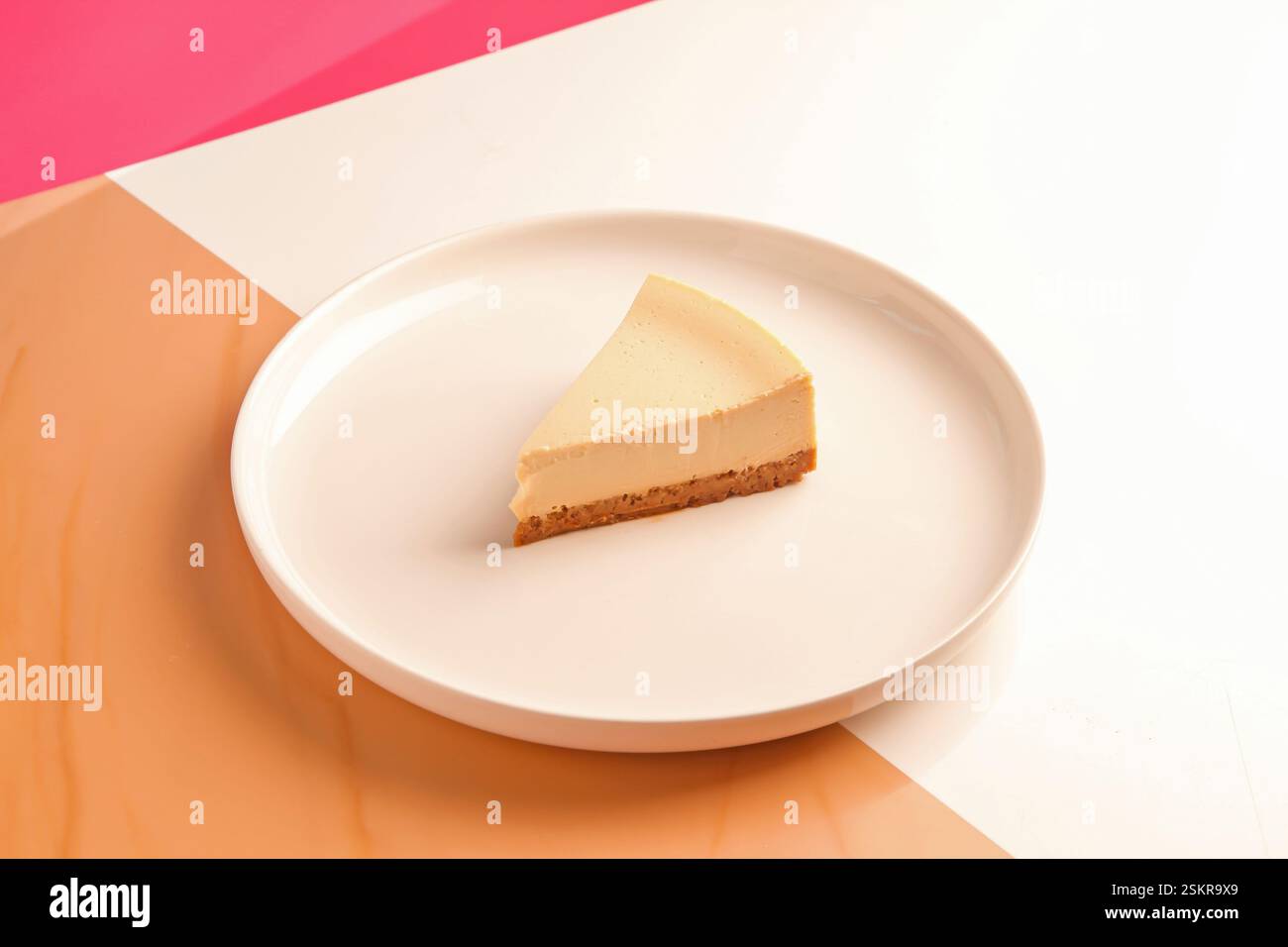 Slice plain baked cheesecake hi-res stock photography and images - Alamy