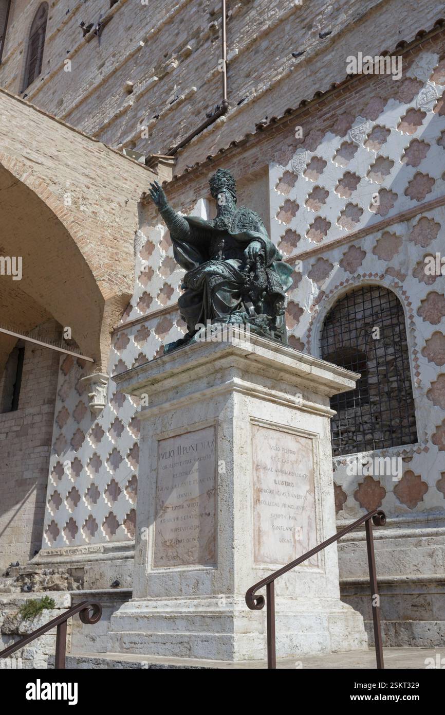 Statue of Pope Julius III, by Vincenzo Danti, outside Cattedrale di San ...