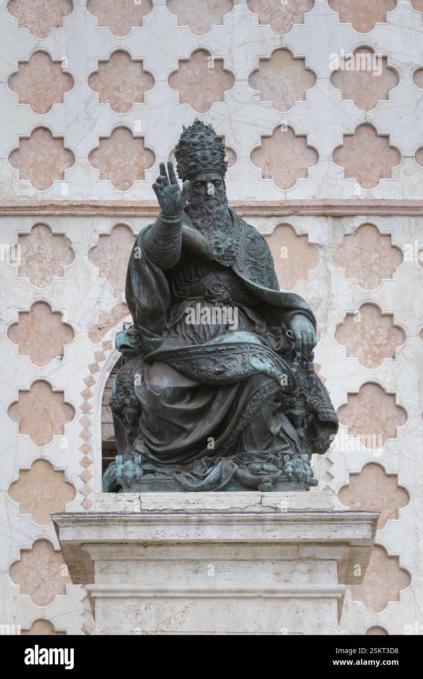 Statue of Pope Julius III, by Vincenzo Danti, outside Cattedrale di San ...