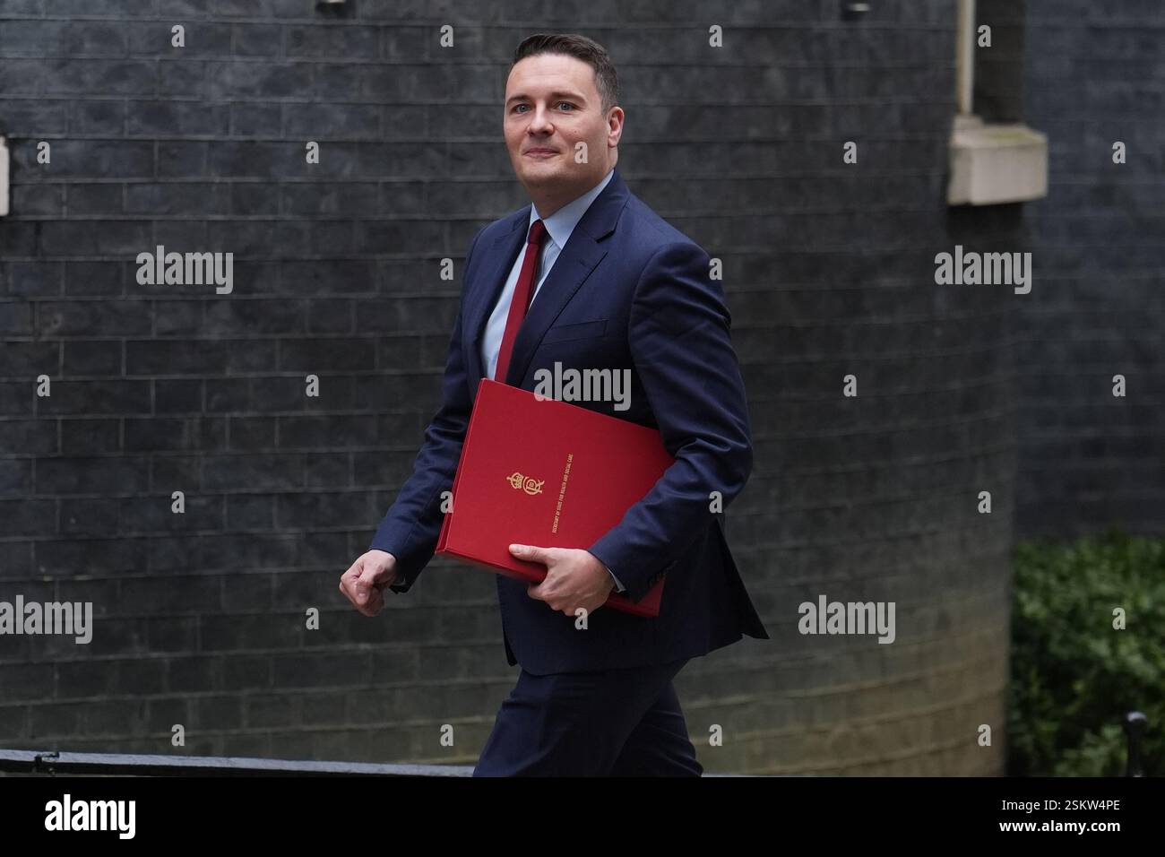 Health Secretary Wes Streeting arriving in Downing Street in central ...