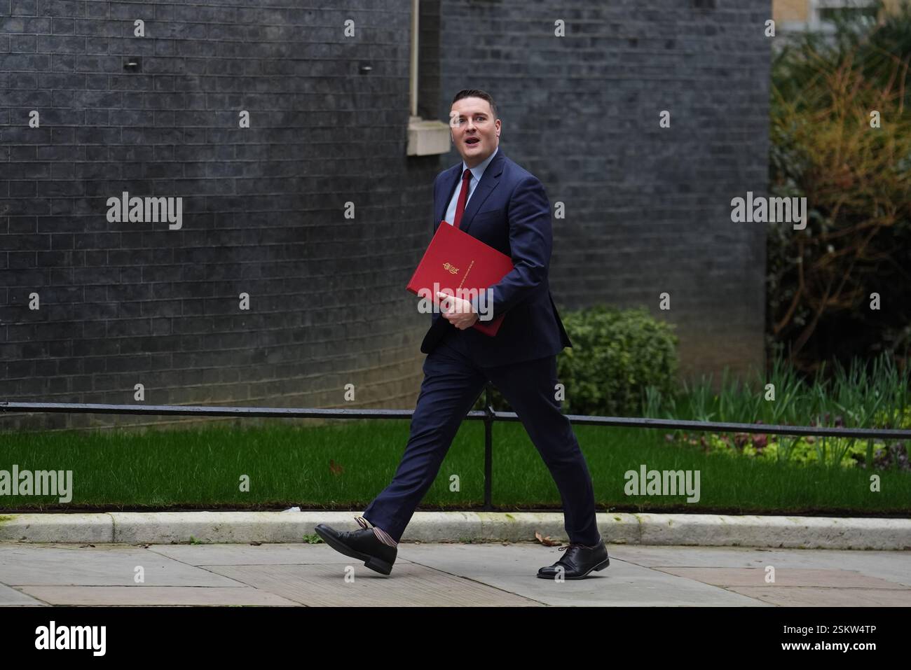 Health Secretary Wes Streeting arriving in Downing Street in central ...