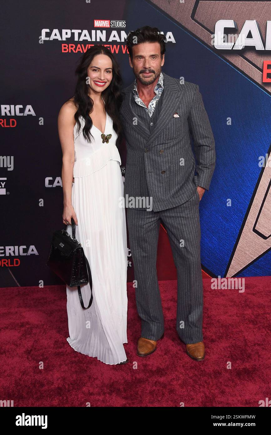 Frank Grillo mit Begleitung bei der Weltpremiere des Kinofilms Captain ...