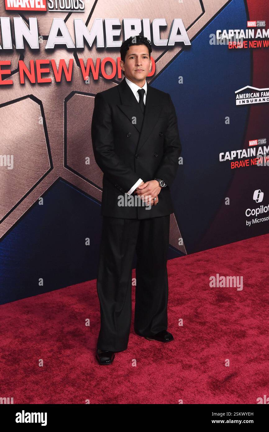 Danny Ramirez bei der Weltpremiere des Kinofilms Captain America: Brave ...