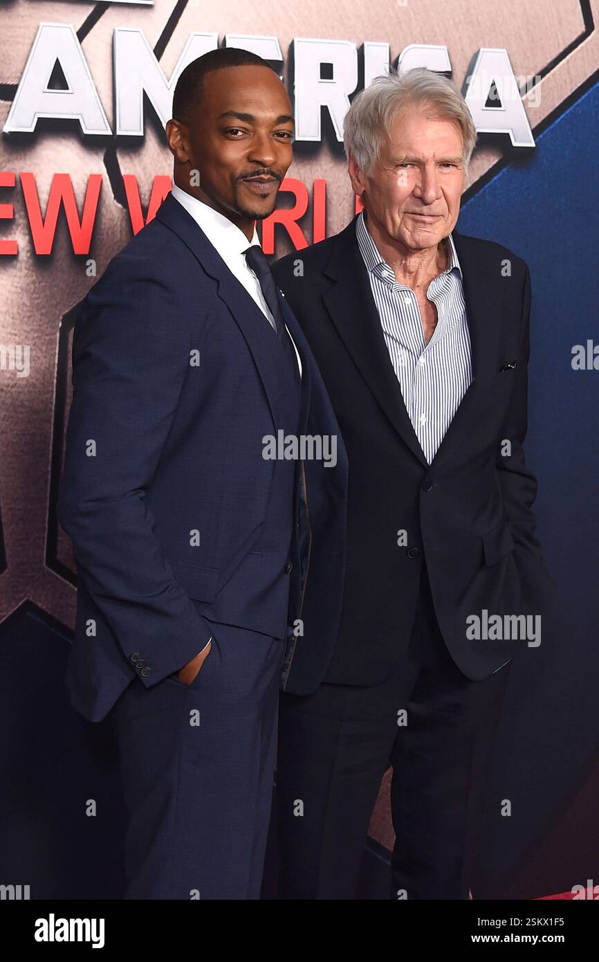 Anthony Mackie und Harrison Ford bei der Weltpremiere des Kinofilms ...