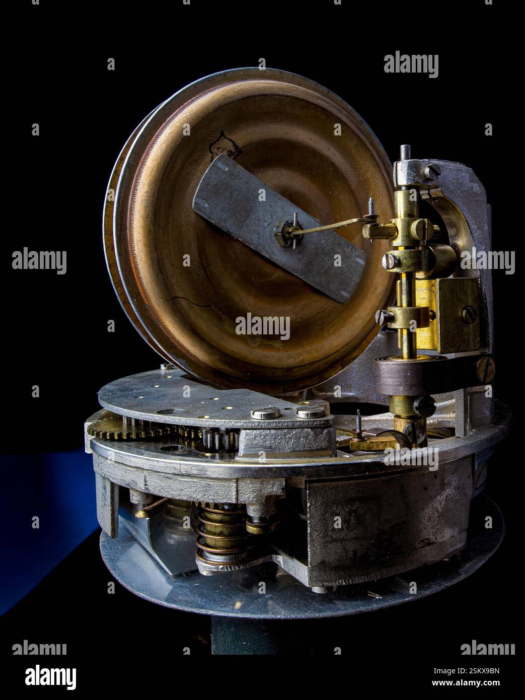 Inner workings of old aircraft altimeter Stock Photo - Alamy