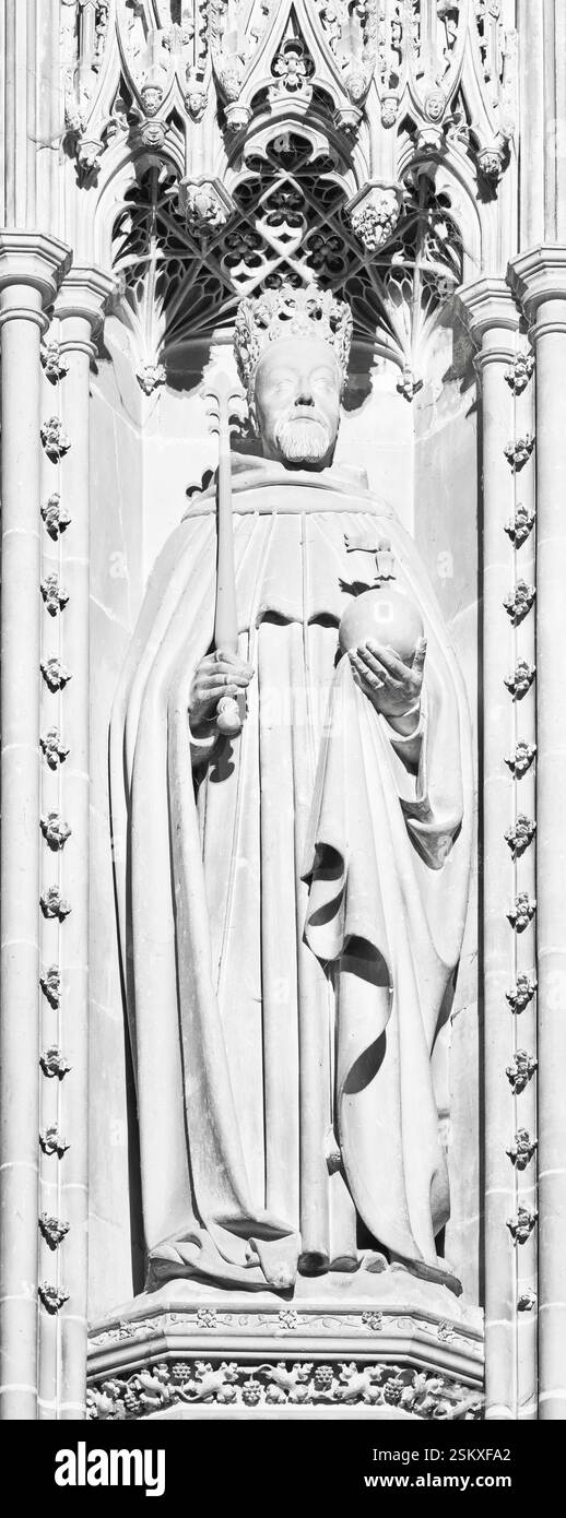 Statue, of King Edward the Confessor, on the stone rood screen at ...