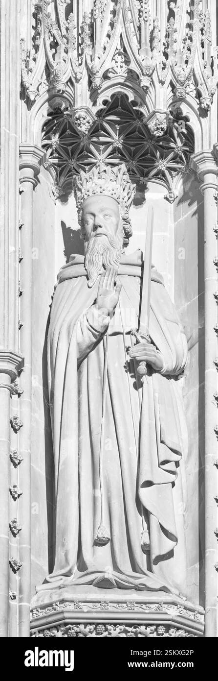 Statue, of King Henry VI, on the stone rood screen at Canterbury ...