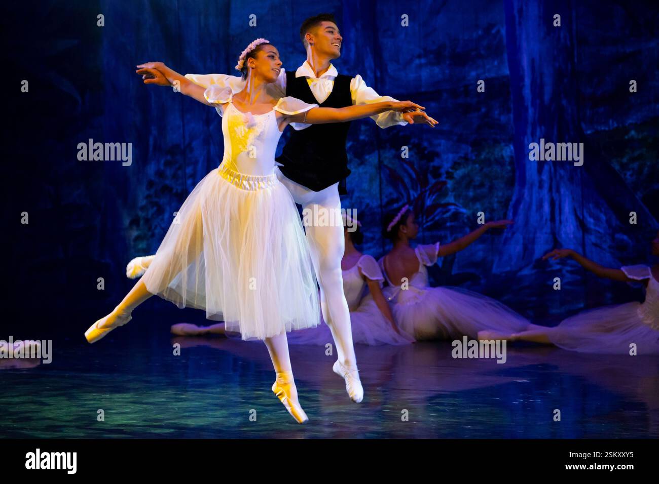 Oldest dancer in the world hi-res stock photography and images - Alamy