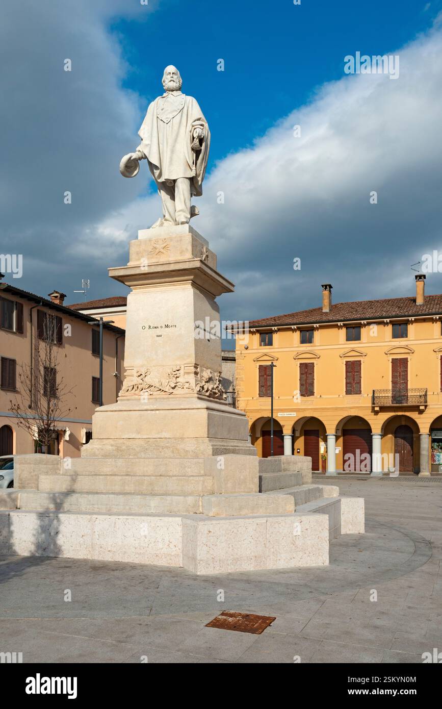 Italy, Lombardy, Soresina, Piazza Giuseppe Garibaldi Square, Garibaldi ...