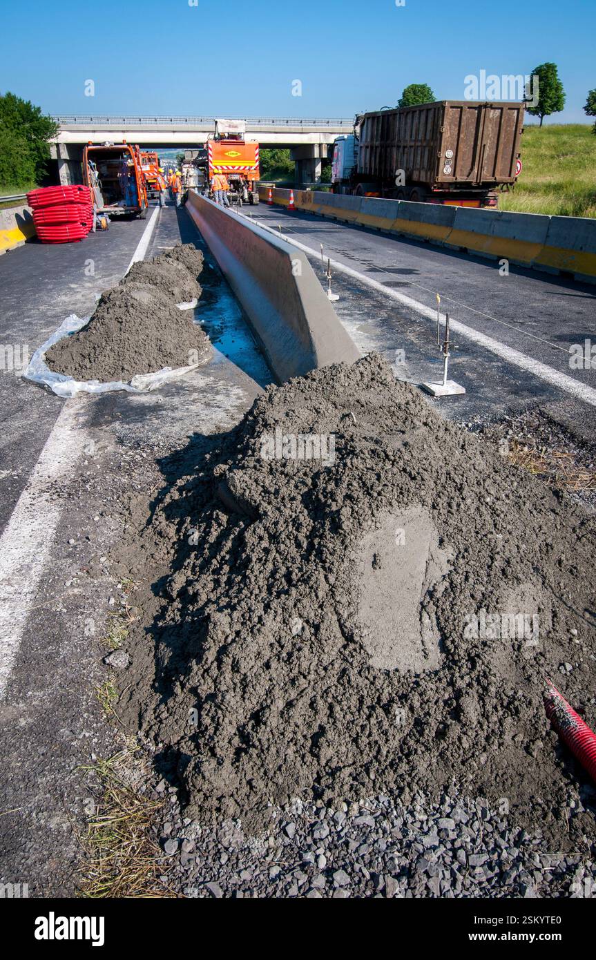 A75 motorway. Replacement of a central reservation with safety barriers ...