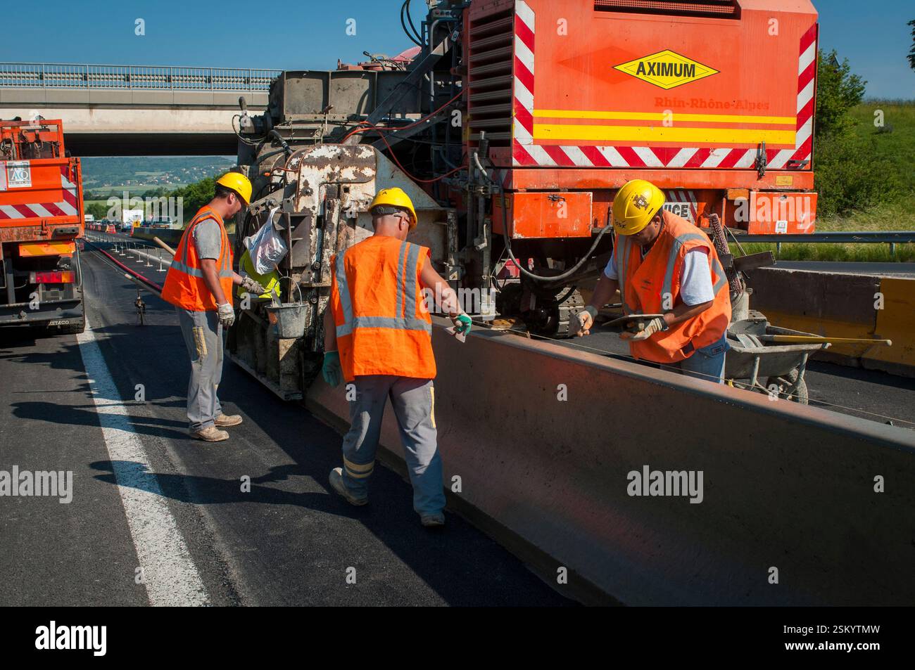 A75 motorway. Replacement of a central reservation with safety barriers ...