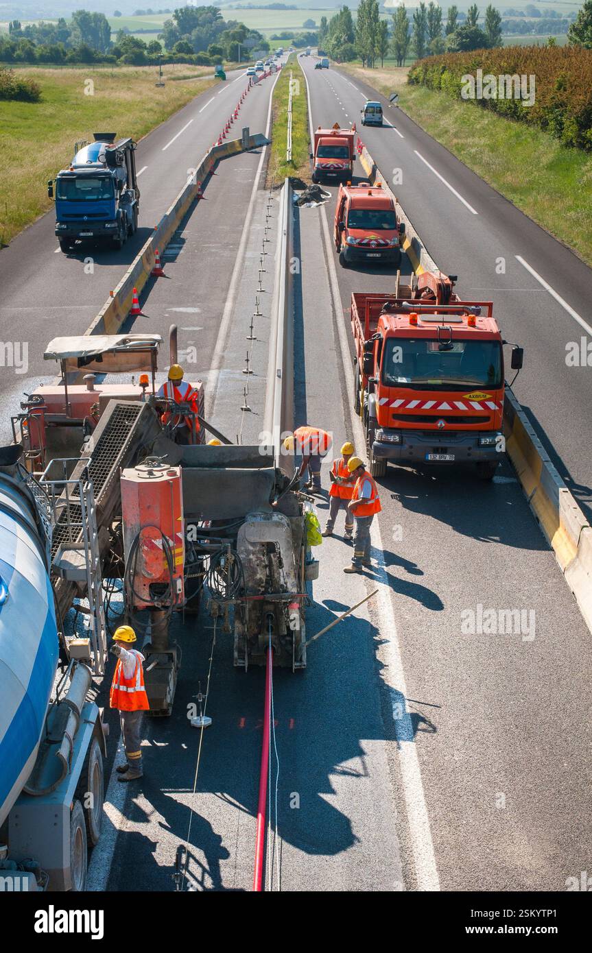 A75 motorway. Replacement of a central reservation with safety barriers ...