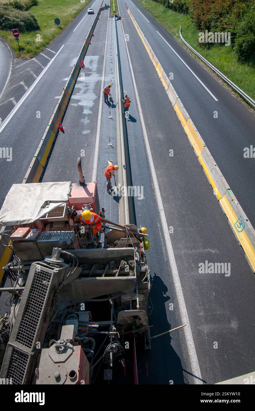A75 motorway. Replacement of a central reservation with safety barriers ...