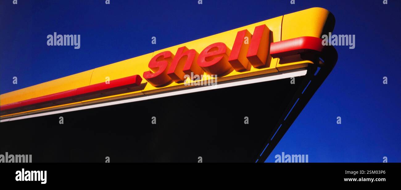 Shell GER, 20230806, Symbolbild, Shell Tankstelle *** Shell GER ...