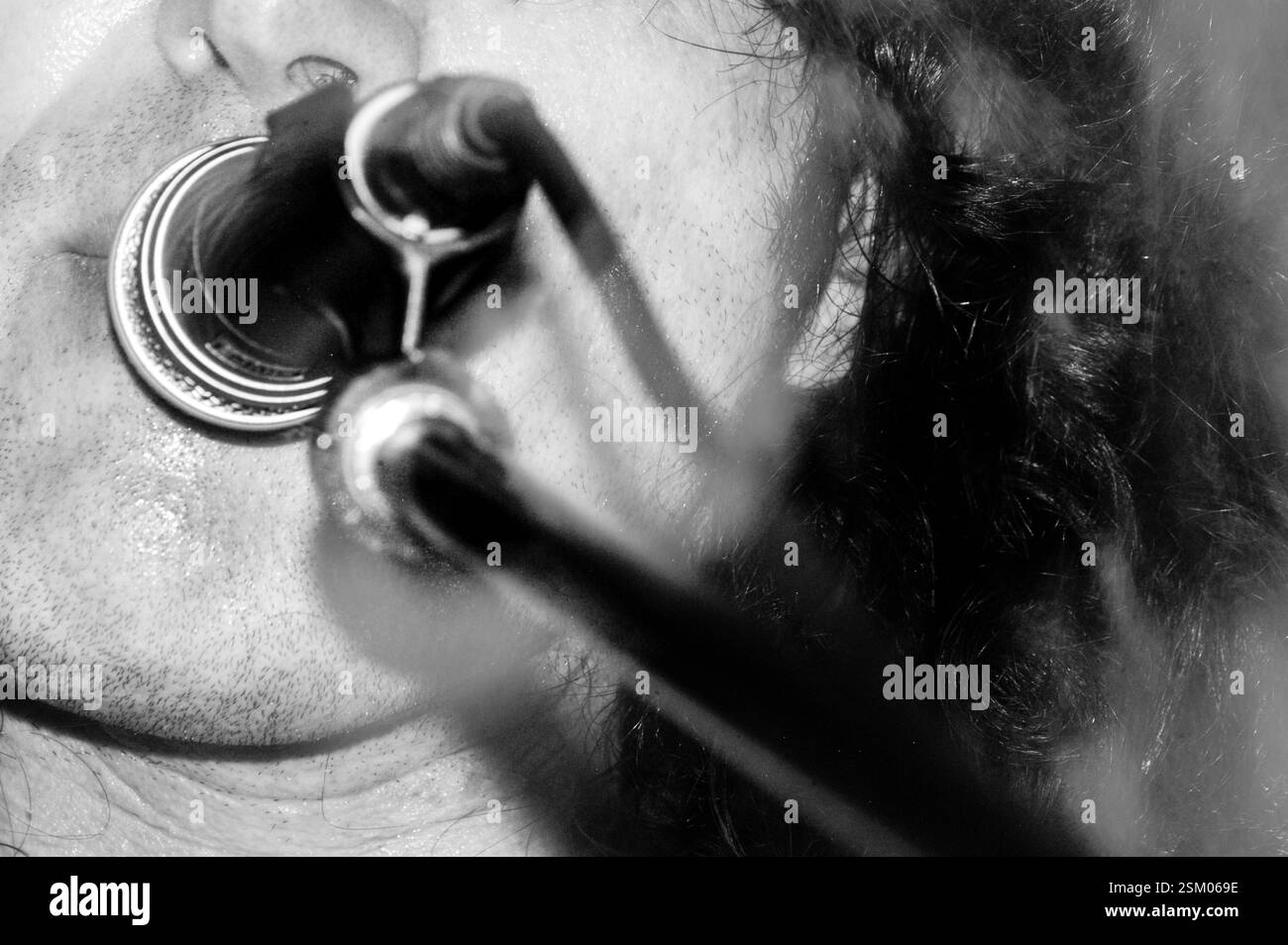 SUPER FURRY ANIMALS, CONCERT, 2004: Gruff Rhys of SUPER FURRY ANIMALS ...