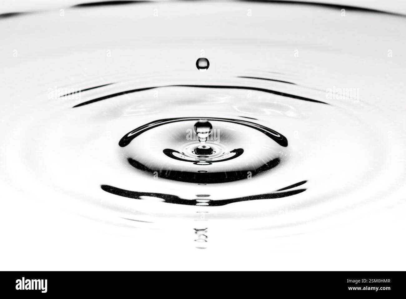 Splash photography of an impact by a water droplet on the surface of a ...
