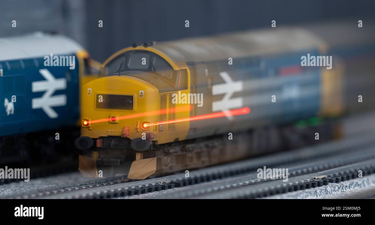 Moving Class 37 diesel locomotive 37425, Pride of the Valleys, 00 gauge ...