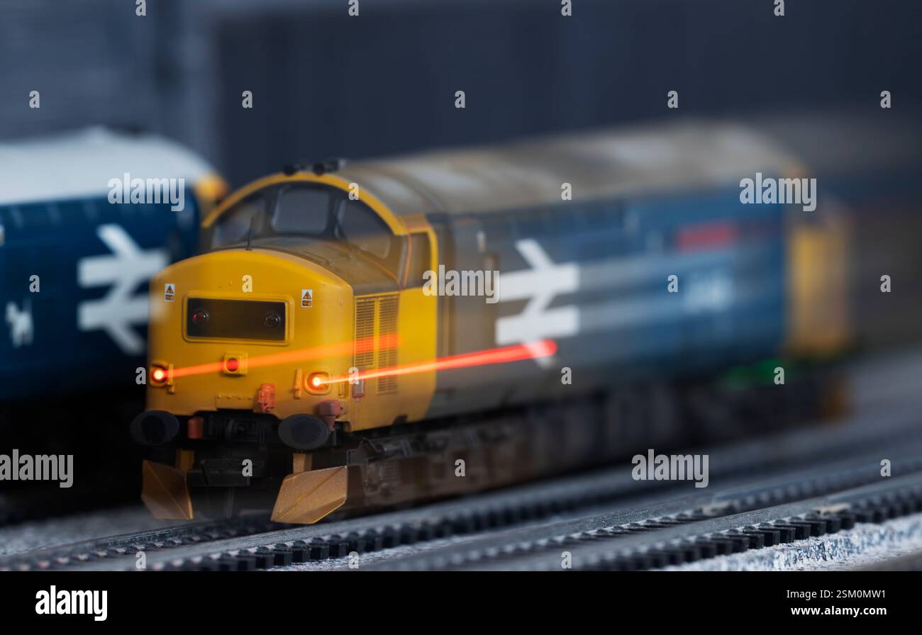 Moving Class 37 diesel locomotive 37425, Pride of the Valleys, 00 gauge ...