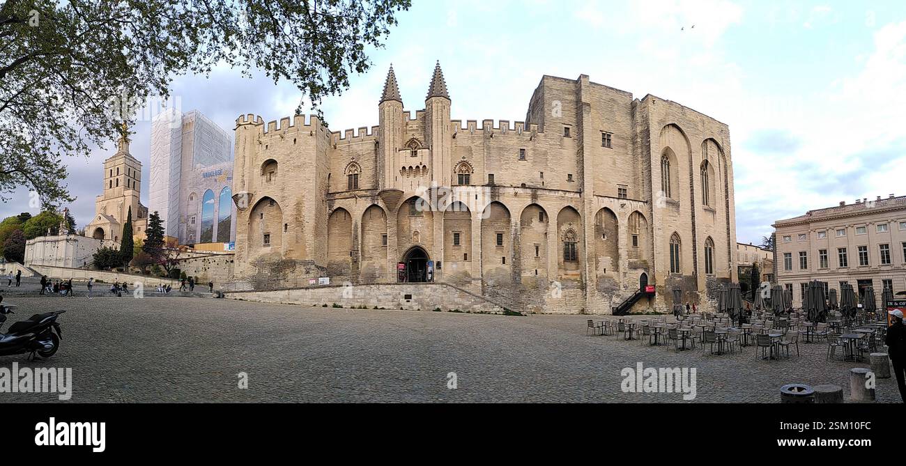 Pope's Palace at Avignon Stock Photo - Alamy