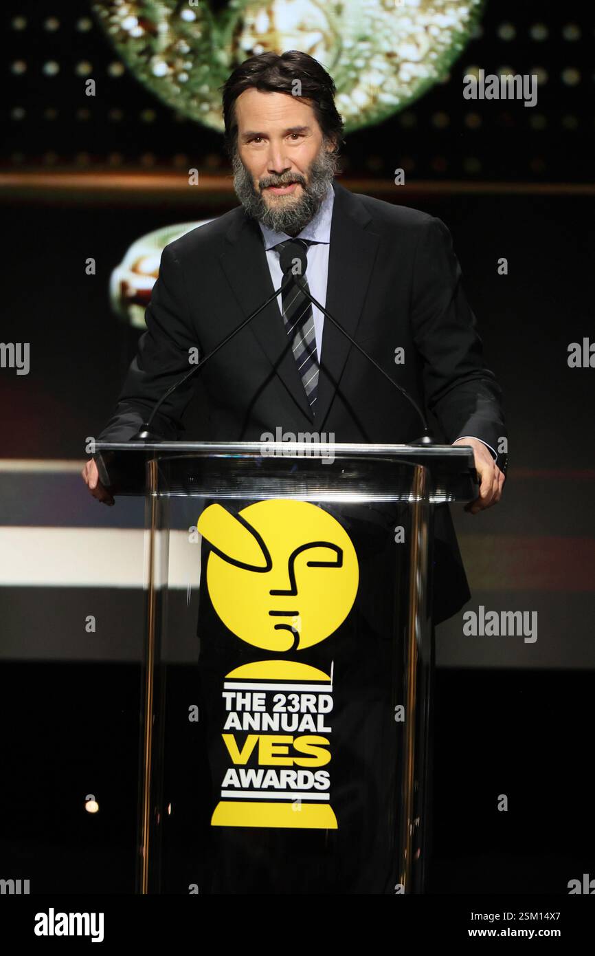 Beverly Hills, USA. 11th Feb, 2025. Keanu Reeves presents the VES ...