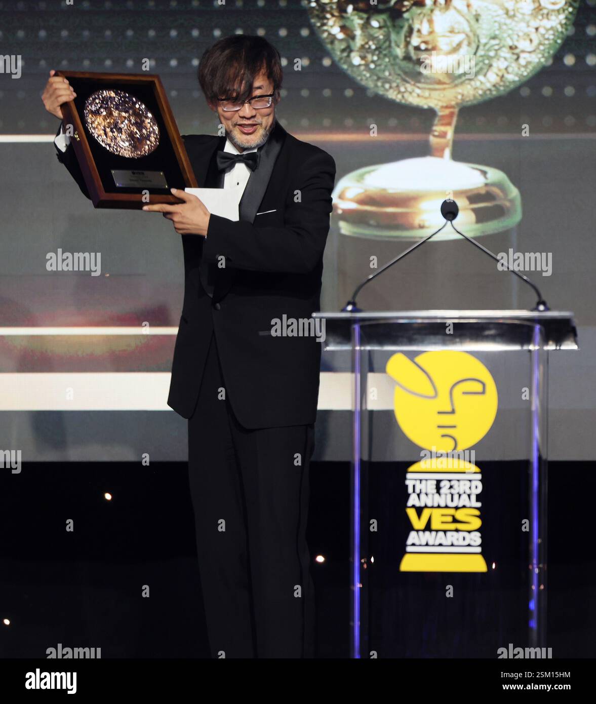 Beverly Hills, USA. 11th Feb, 2025. VES Visionary Award honoree Takashi ...