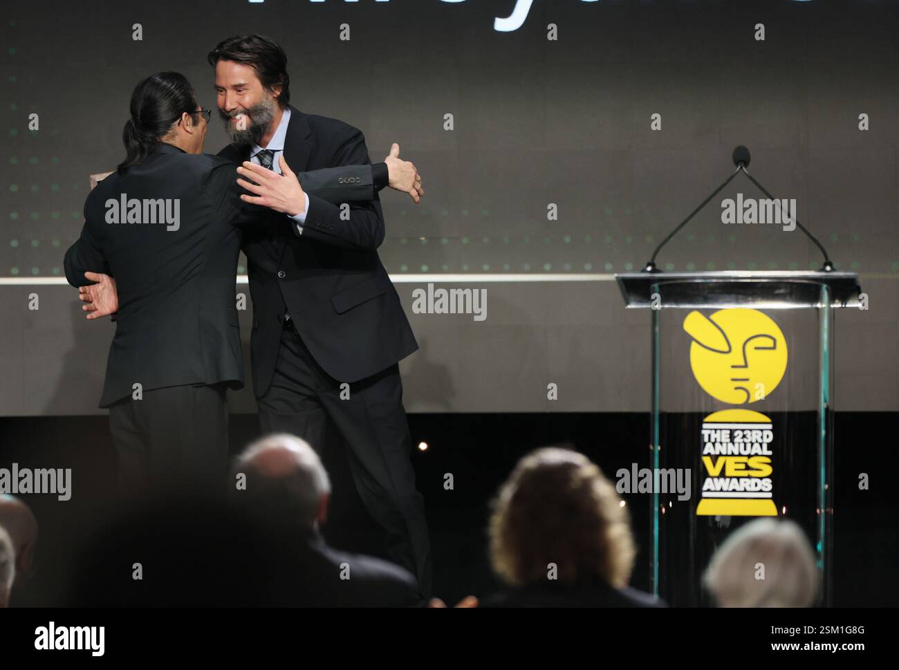 Beverly Hills, USA. 11th Feb, 2025. Keanu Reeves, right, presents the ...