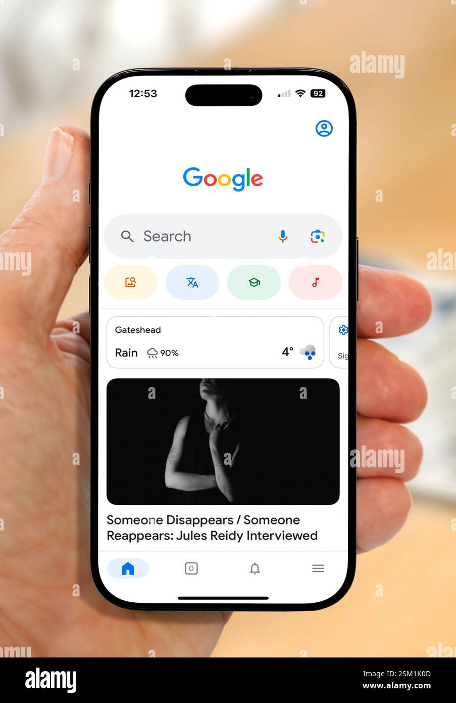 Google search engine phone hi-res stock photography and images - Alamy