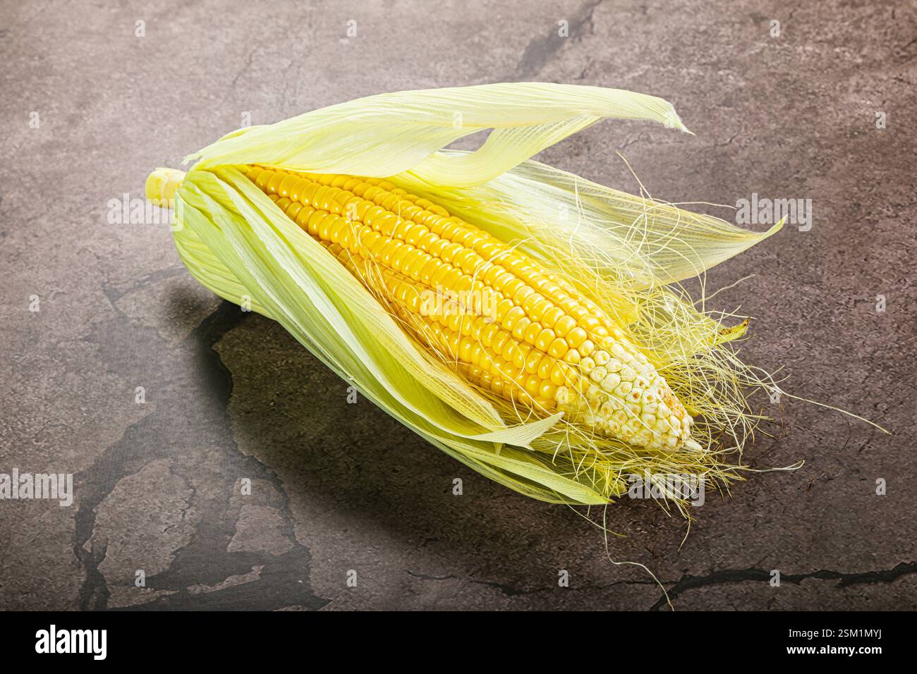 Raw sweet ripe yellow Corn with leaves Stock Photo - Alamy