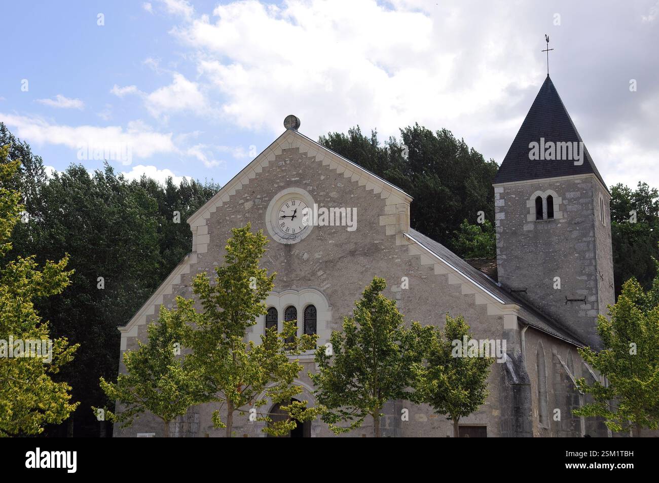 Iglesia de San Eligio, Saint Eligius church, Fougères-sur-Bièvre ...