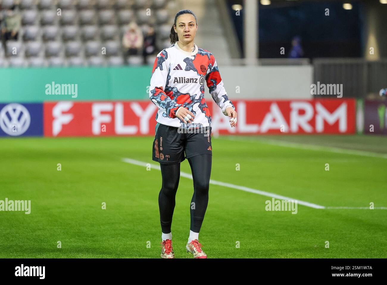 Muenchen, Deutschland. 12th Feb, 2025. Maria Luisa Grohs (FC Bayern ...