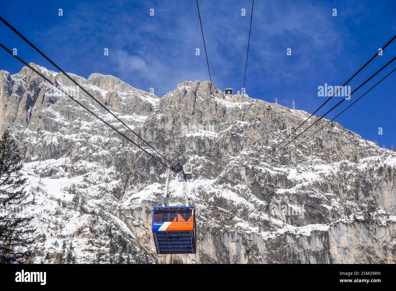 Seilbahn von Malga Ciapela zum Punta Rocca, Teil des Marmolata-Massiv ...