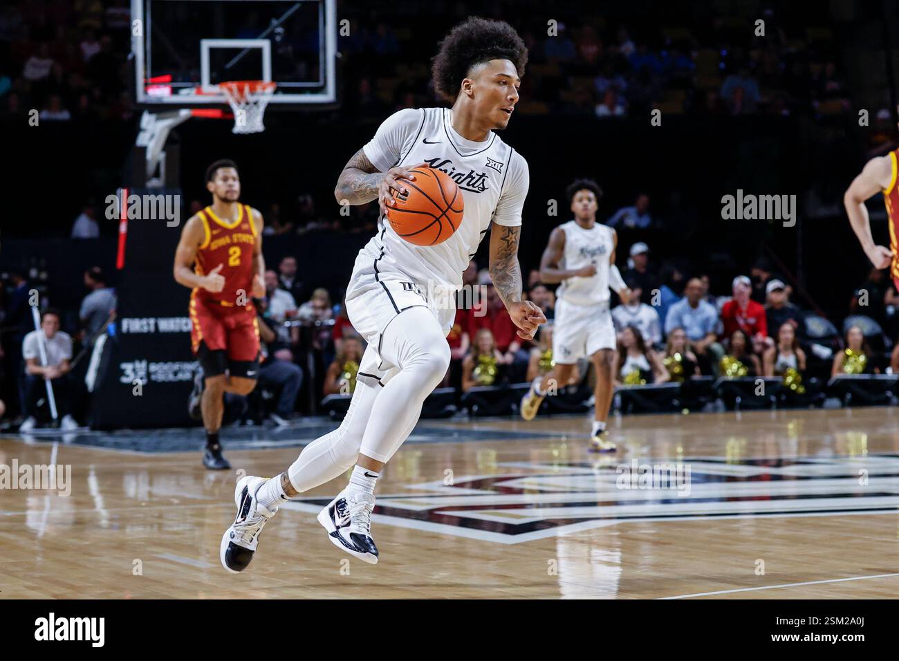 Central Florida guard Mikey Williams brings ball down court against ...