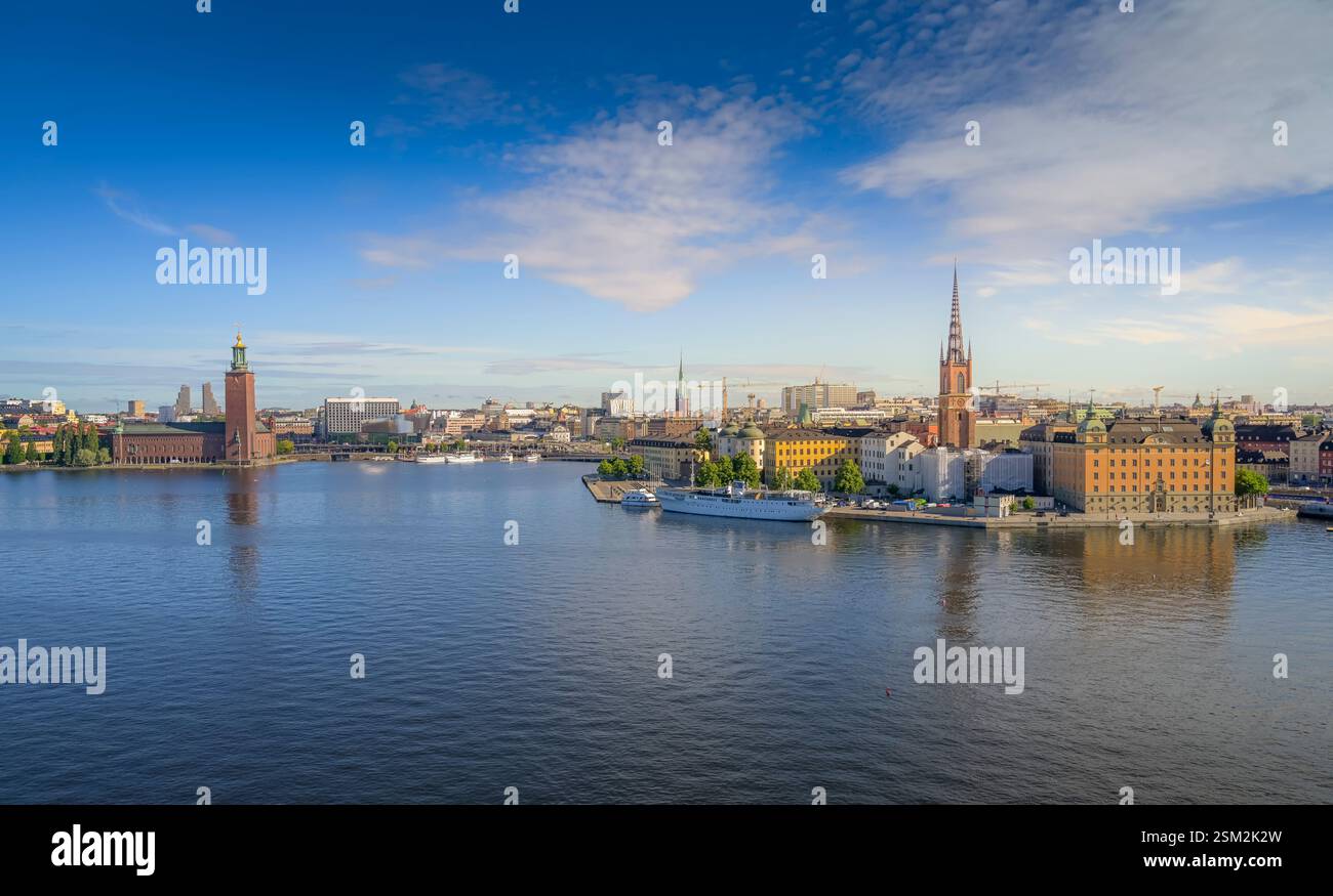 Panorama-Ansicht der Altstadt Gamal Stan, links das Alte Rathaus ...