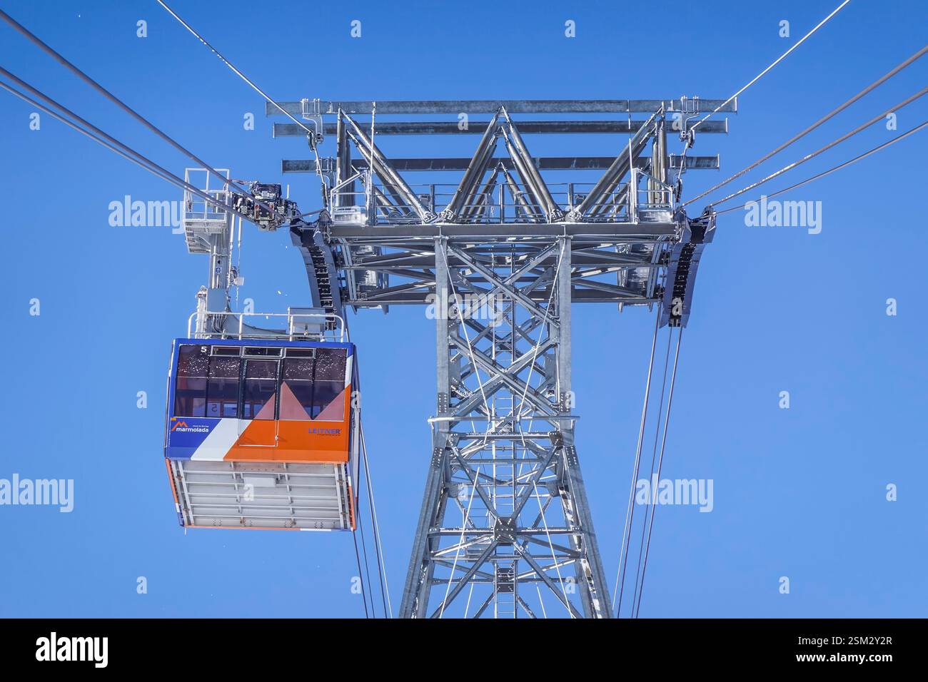 Seilbahn von Malga Ciapela zum Punta Rocca, Teil des Marmolata-Massiv ...