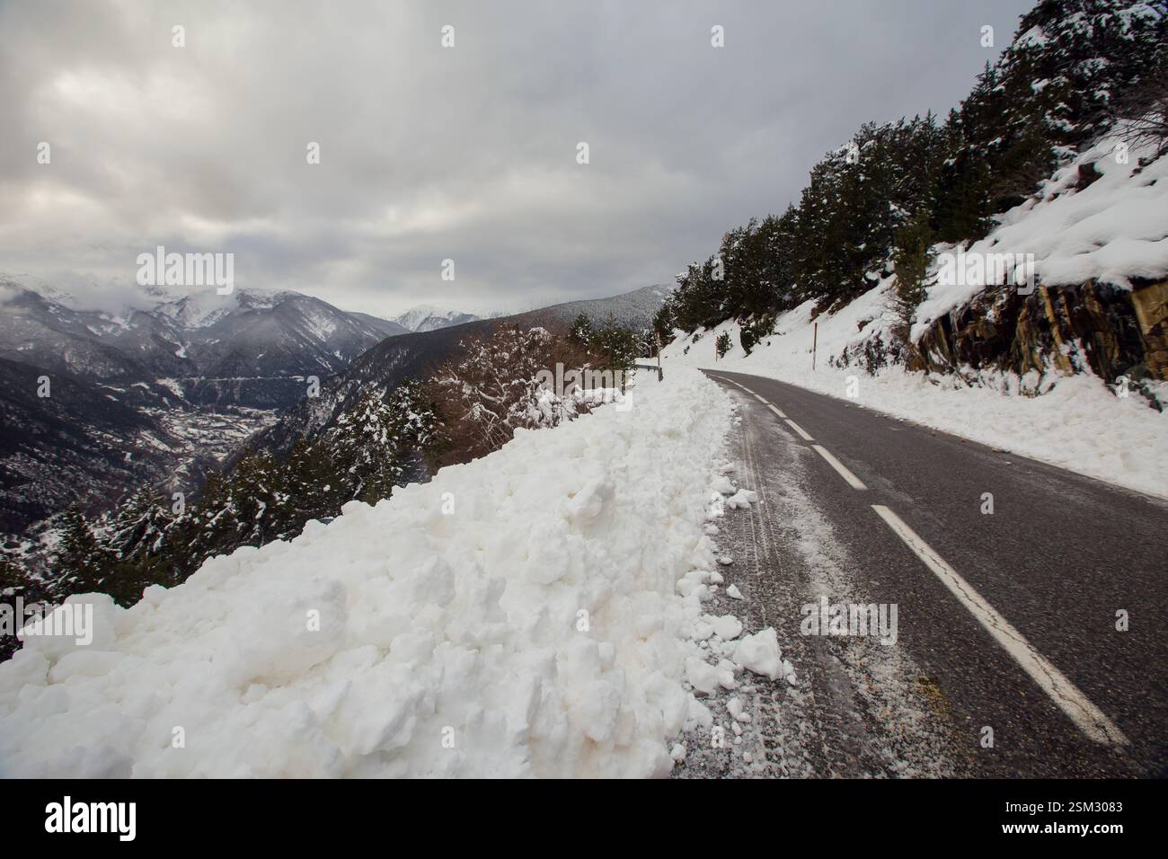 Heavy snowfall in the hills of Soldeu, Andorra Stock Photo - Alamy